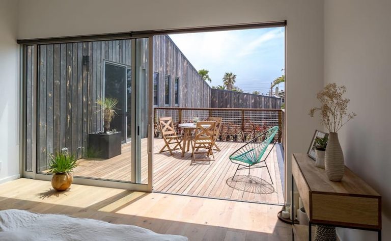 6 Examples of Modern Pitched Roof Houses - Modal Design